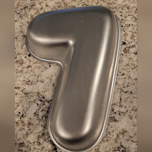 Wilton | Kitchen | Wilton Metallic Number 7 Cake Pan Vintage 976 ...